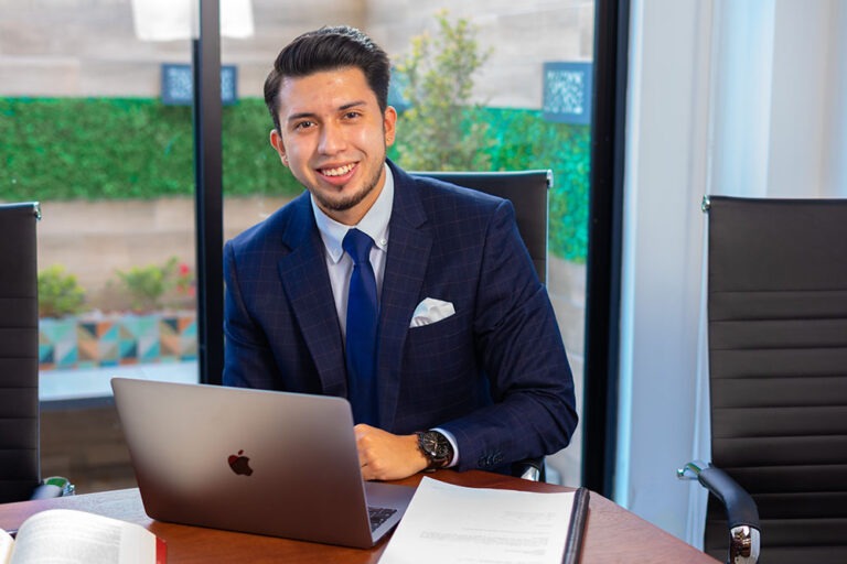 Carlos Rivadeneira - Escobar Abogados Asociados